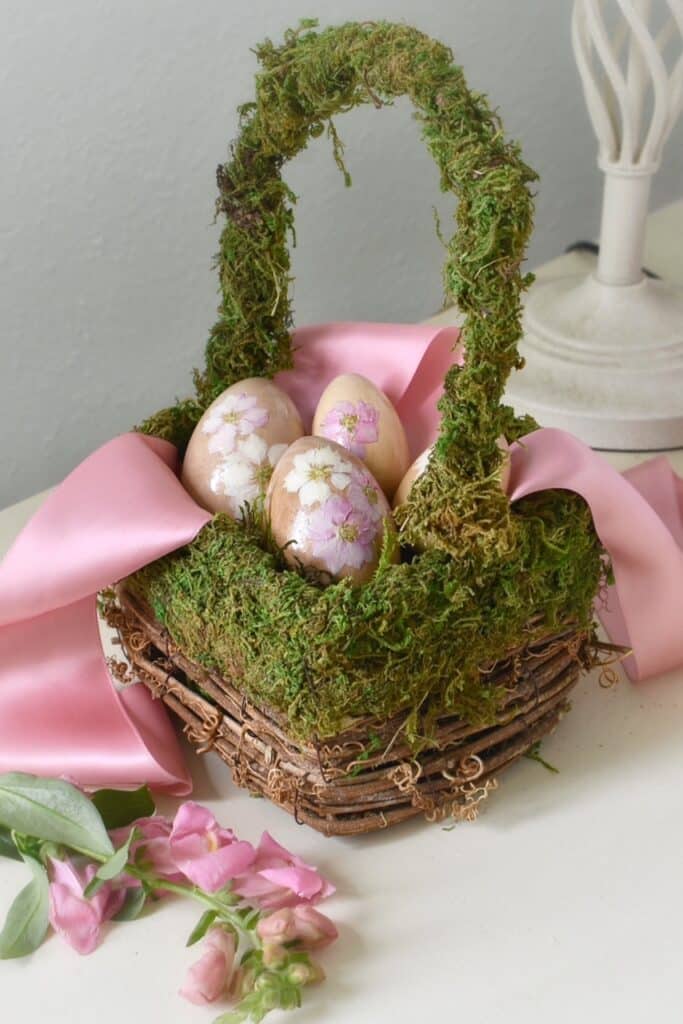 Decorate Easter Eggs with Dried Flowers ⋆ SomeTyme Place
