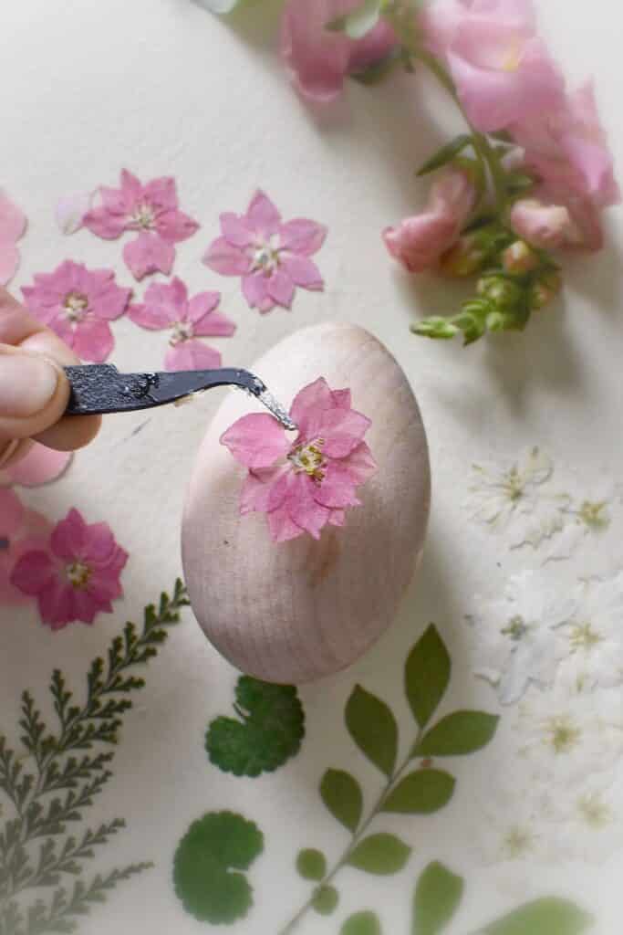Decorate Easter Eggs with Dried Flowers ⋆ SomeTyme Place