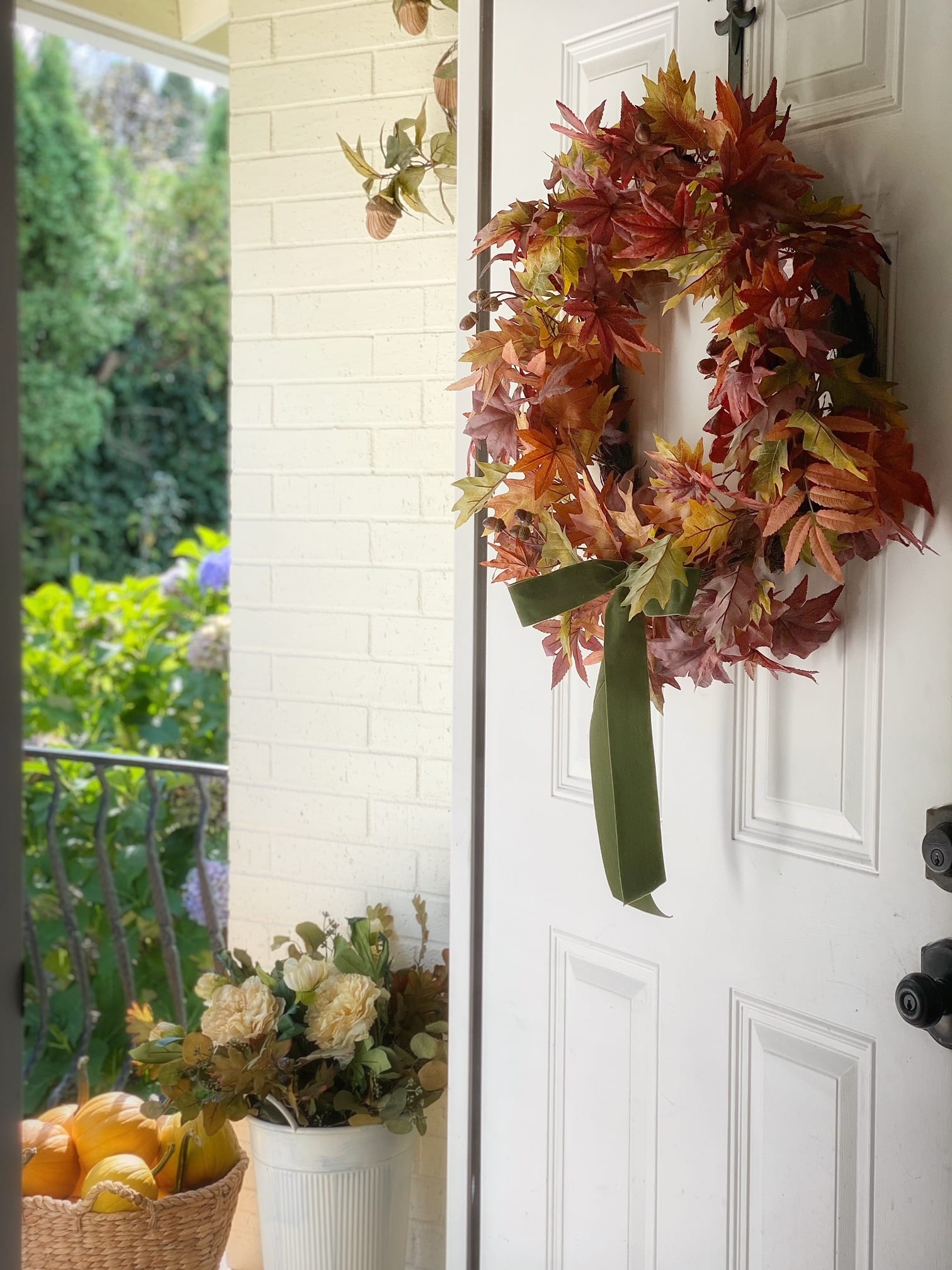 Autumn Entryway Decor at Hidden Bluff 2022 ⋆ SomeTyme Place ⋆