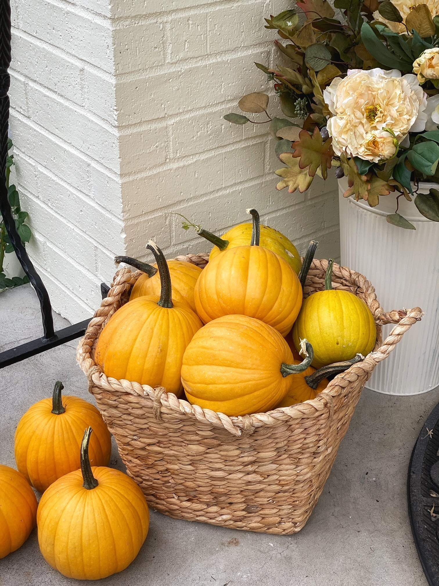 Autumn Entryway Decor at Hidden Bluff 2022 ⋆ SomeTyme Place ⋆